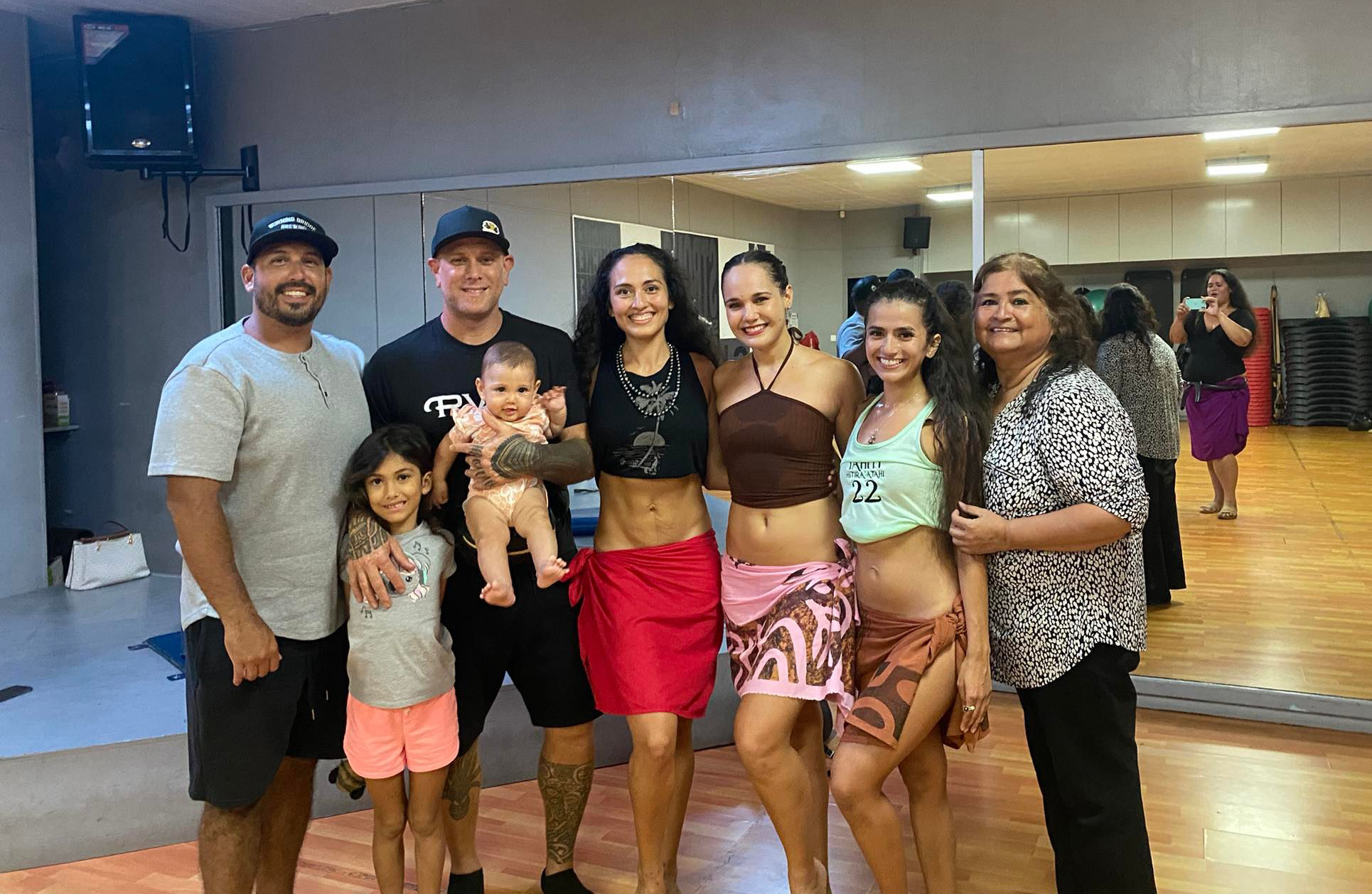 Sefa, Jessy, Jina et Sammy à Tahiti – 'Ori Tahiti by Natalia